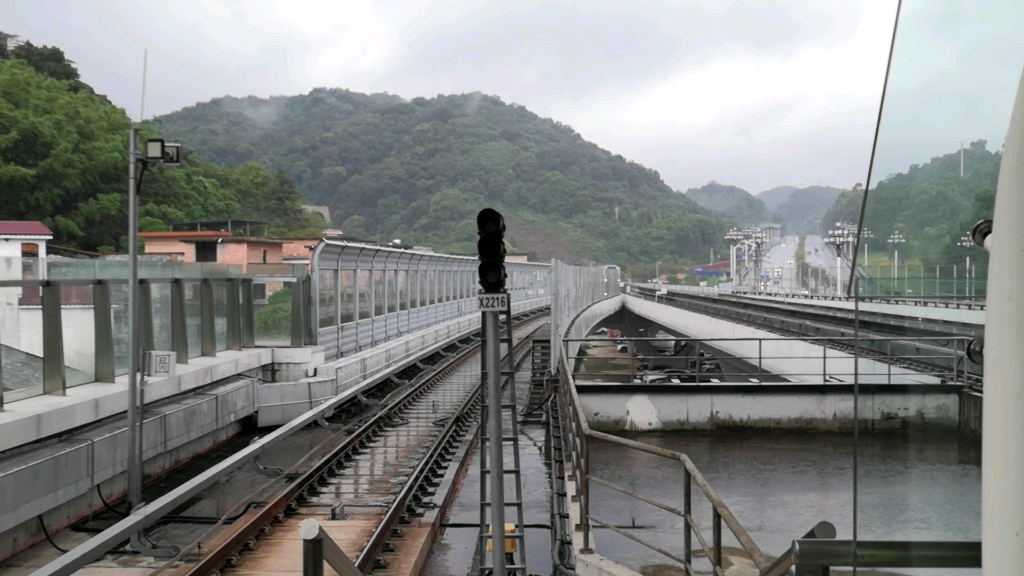 广州地铁21号线21x045046号列车金坑站进站(增城广场方向)