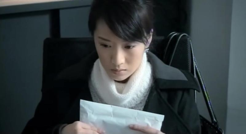 蜗居:海藻把纸条放到桌上,接着又拿起信封,心里想的却是这些!