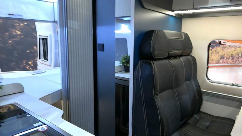 车展上的2022款B型房车