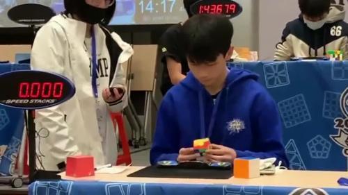 魔方大赛,计时器都为中国选手打666