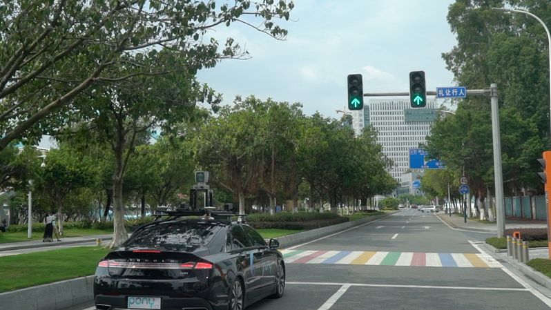 试乘无人驾驶汽车17分钟,全程无人触碰方向盘
