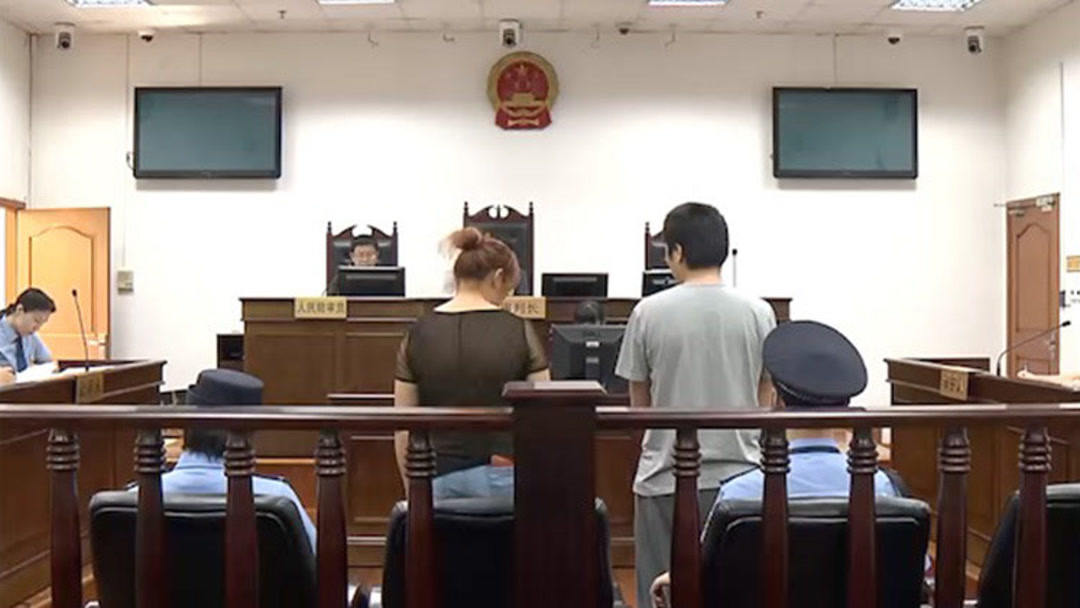 丈夫开车撞死人逃逸 妻子顶包:他在外面筹钱治好病我就没事了