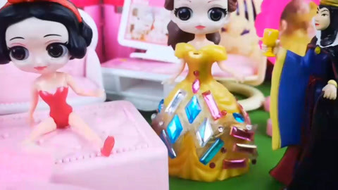 白雪公主动画:王子送给白雪的新裙子,怎么不翼而飞了