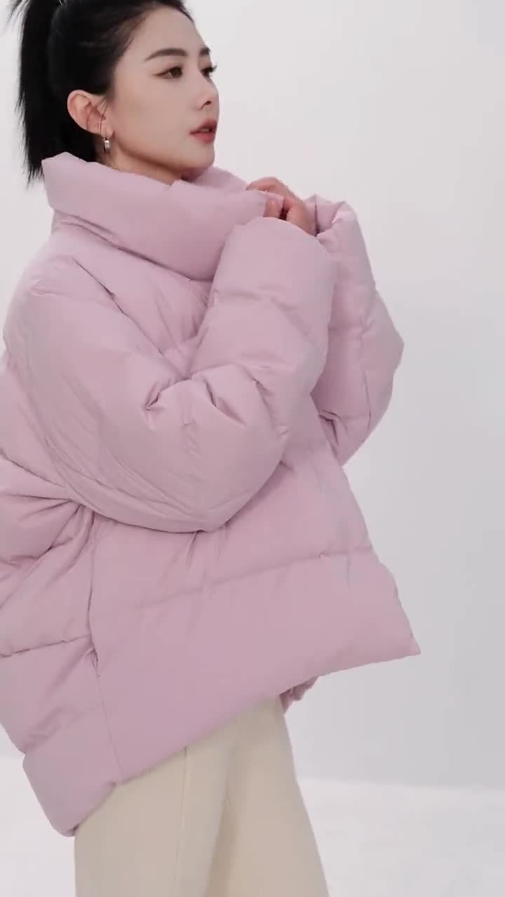 新款羽绒服来了 面料做的是色织的花纱面料 很低调,但是又不夸张好...