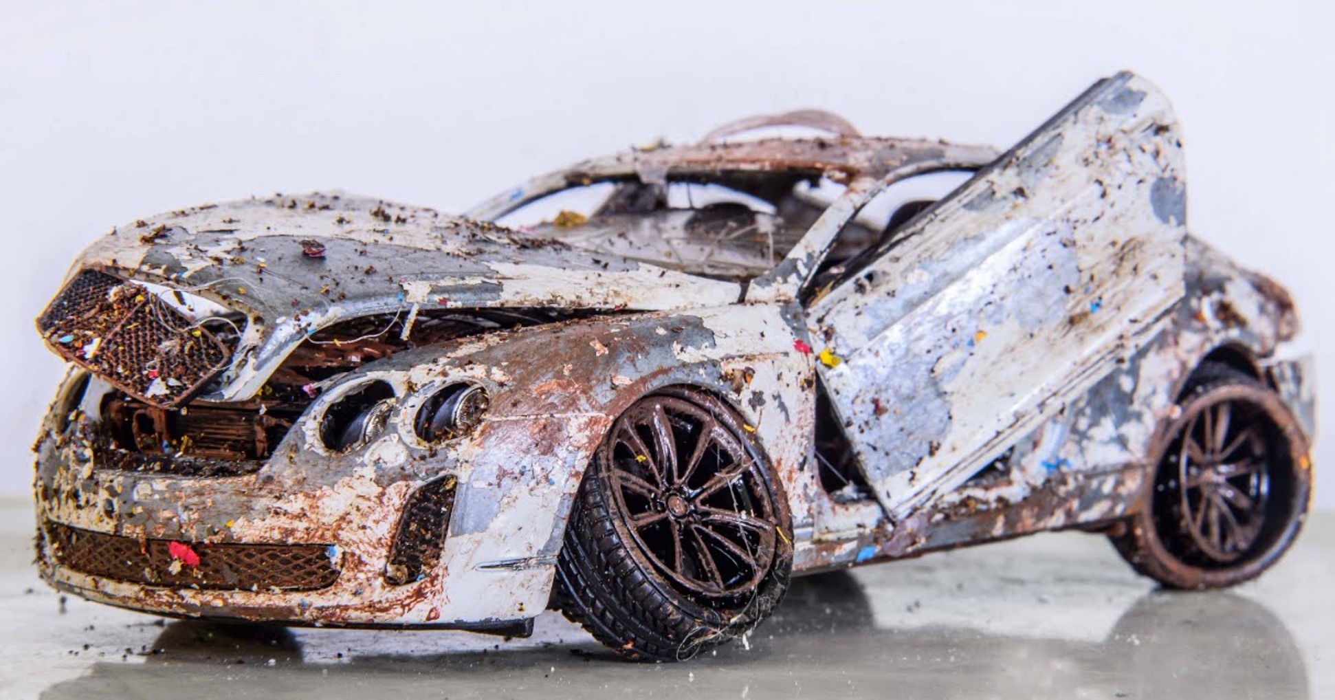 基本报废的宾利大陆燃气轮机模型车修复,换了黄色马甲,还能用嘛