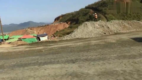 缅甸翡翠矿山实拍:络绎不绝、车水马龙的矿山,吃喝玩乐样样有!