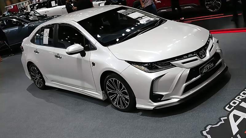 新车展示,实拍2023款丰田卡罗拉Sport,全新外观内饰,太帅气了