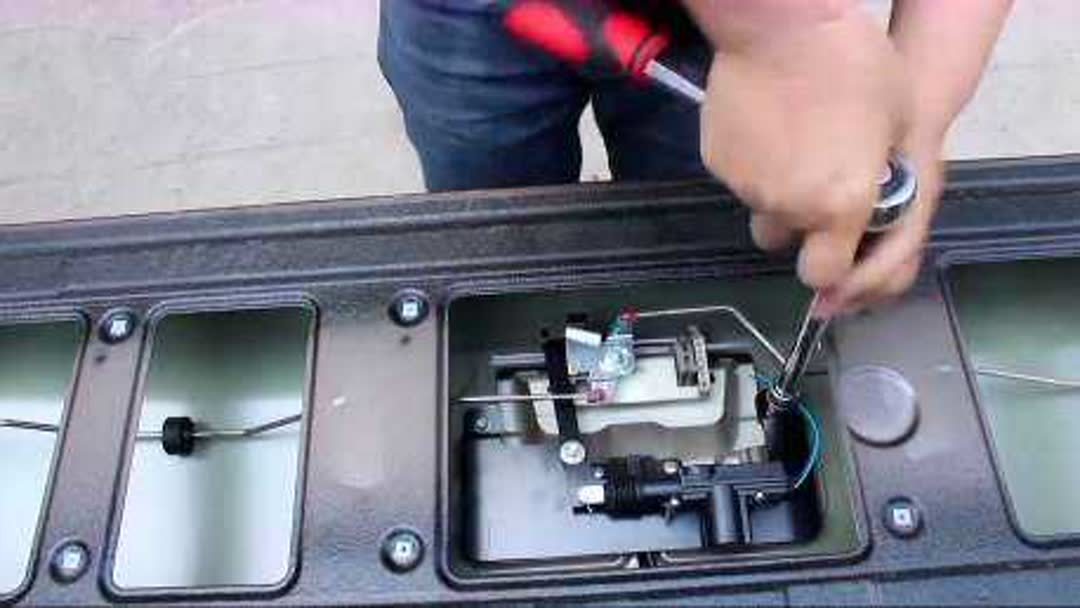 简简单单给皮卡车安个电控尾门锁