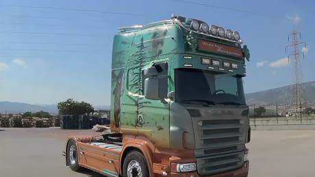 围观看下这辆斯堪尼亚卡车,这涂装真帅气