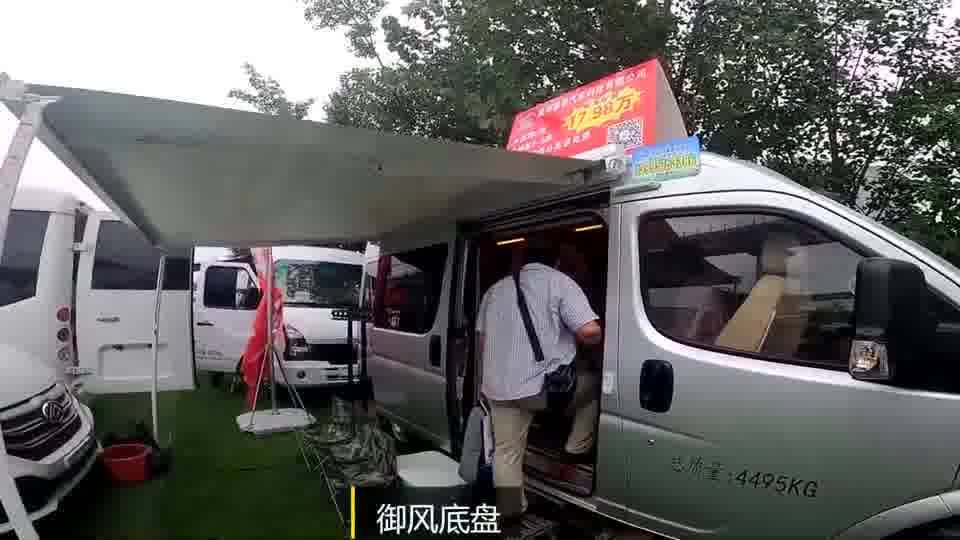 房车:把卫生间厨房藏在床下,大床掀开漏出封闭浴室厨房