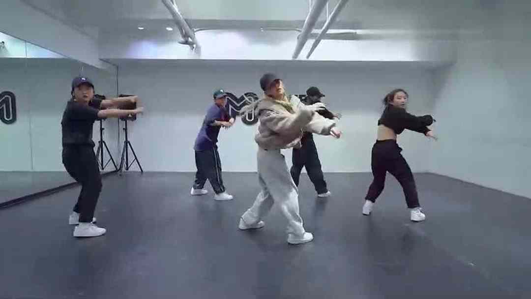 现代流行舞蹈视频《DoYou》简单易学又很酷!