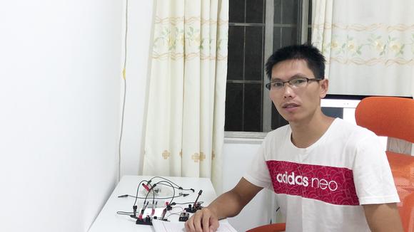 初中物理实验,老师带你使用电压表测量电压,掌握并联电压的规律