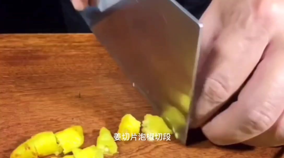 通常娃娃菜你是怎样做的,想来试下柠檬泡椒浸娃娃菜吗?