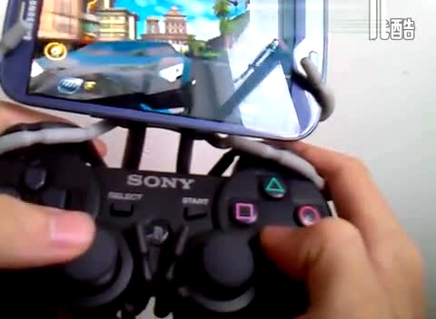 I9300 DIY GAMEKILP PS3操作手柄 无线连接 玩狂野飙车7 拳皇