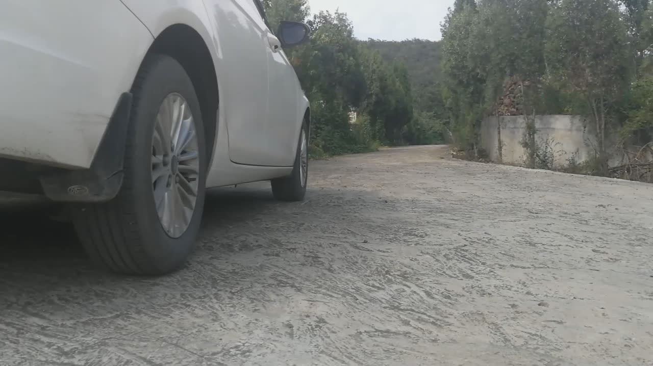手动挡汽车坡道停车,除了拉手刹,这2个步骤也很重要