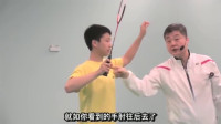 羽毛球正确的扣杀姿势,握拍和手肘位置非常重要,让你杀球有力量!