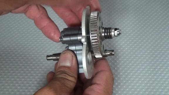 组装仿真模型车,喜欢机械结构的玩家,最喜欢装齿轮!