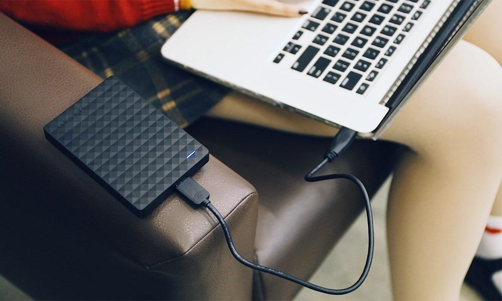 移动硬盘备份如何万无一失?你可别忘了原厂软件