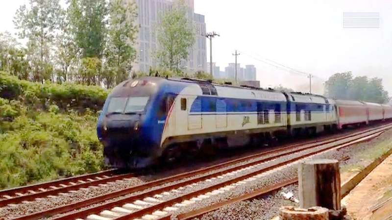 外号小猪的DF11G内燃机车 牵引K245次列车通过宁启线扬州段