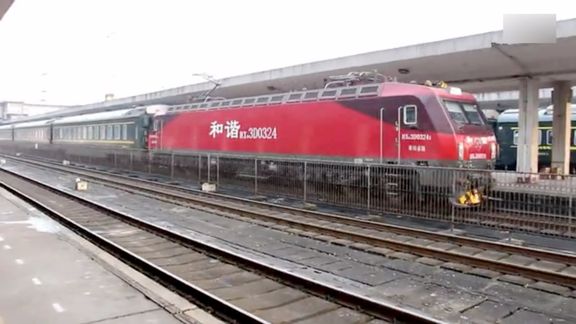 全程24小时北京西开往南宁 Z285次列车通过株洲站不停车