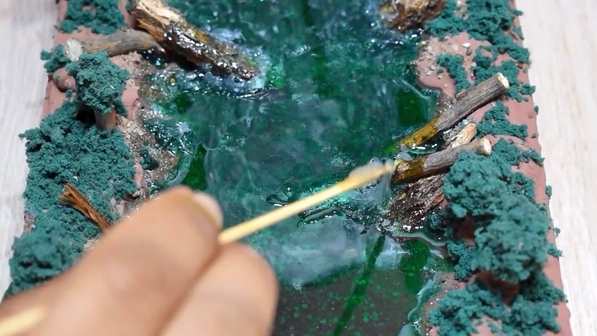 胶水DIY瀑布河流模型,看这手艺,设计者真是太有才了!