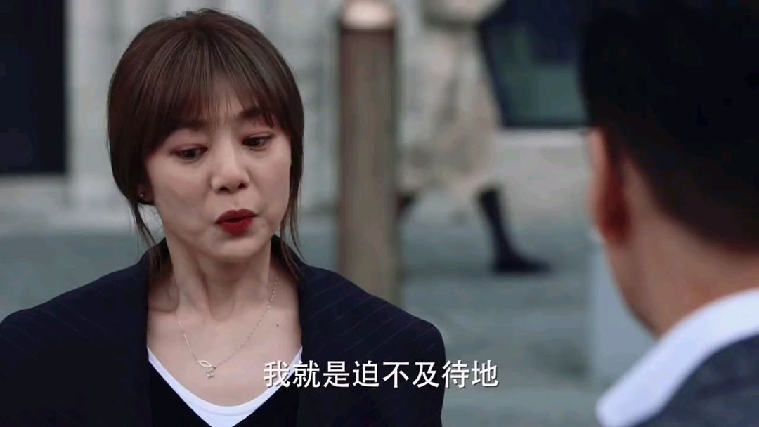 #电视剧完美伴侣#,原来缺少温暖的人,别人的举手之劳,她都能感动很久...