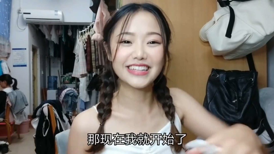 小姐姐使用电子画画版,画得可真漂亮呀,快来看看