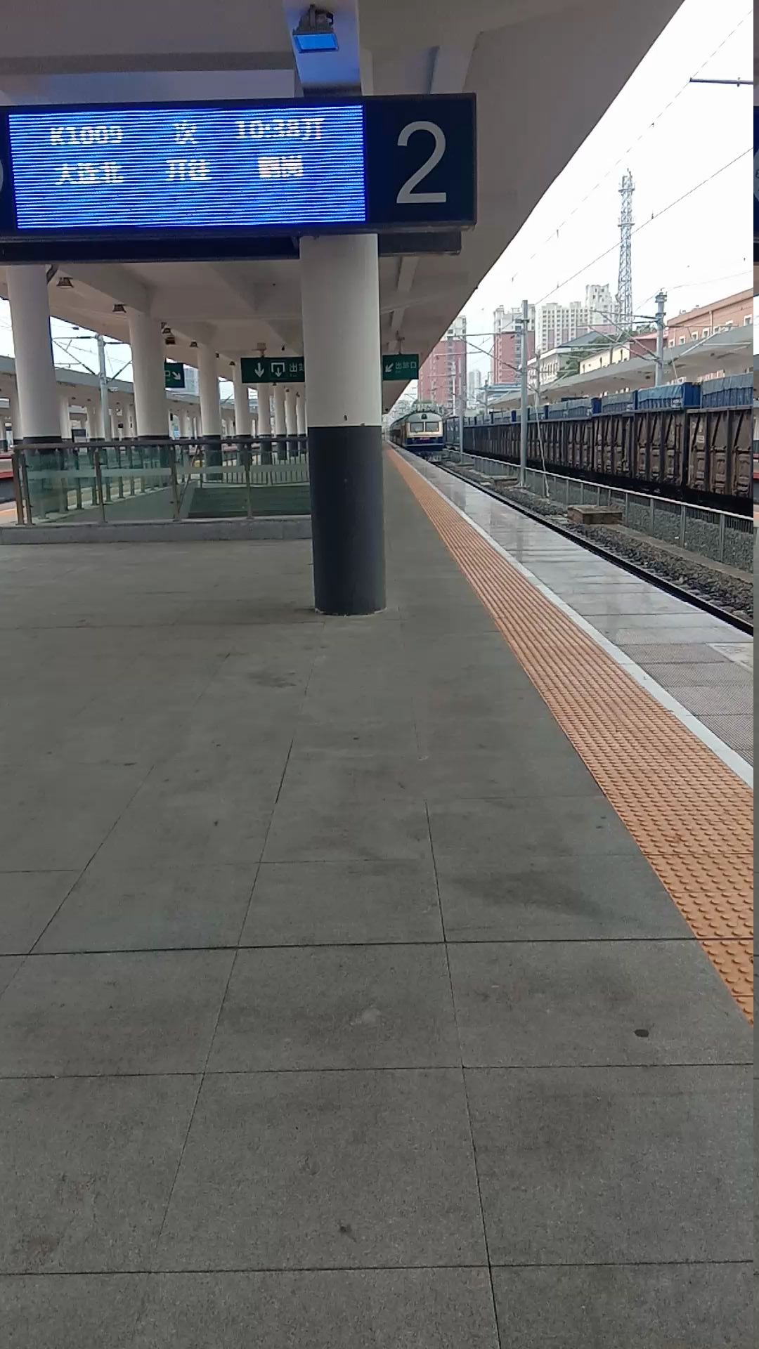 ...客车k1009大连北——鹤岗(哈尔滨东——佳木斯)停靠佳木斯站2站台