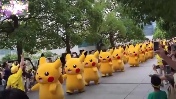 去吧皮卡丘,这成群结队的,好想抓一只回家啊