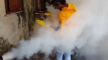 二氧化氮灭火器直接喷在人身上会怎样?老外作死实验,网友:够狠