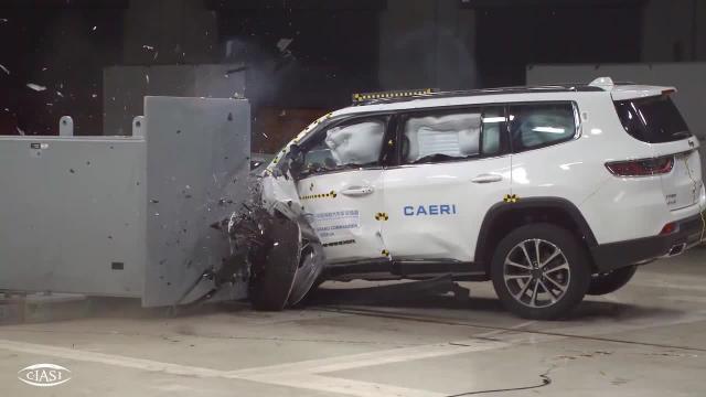 广汽菲克Jeep 大指挥官中保研正面25%偏置碰撞测试