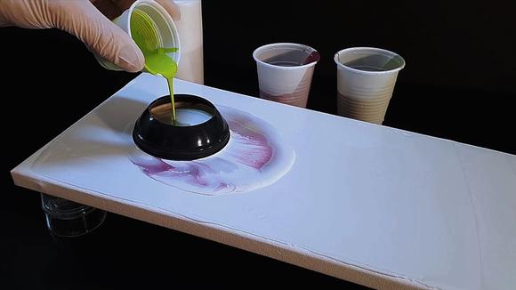废物再利用,利用身边的垃圾创作流体画,带孩子一起动手玩吧