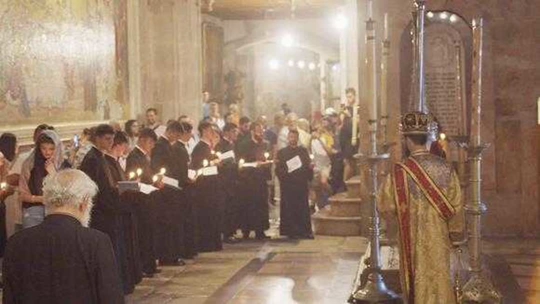 耶稣遇难入葬复活之地,耶路撒冷圣墓教堂,烛光朦胧歌声醉心