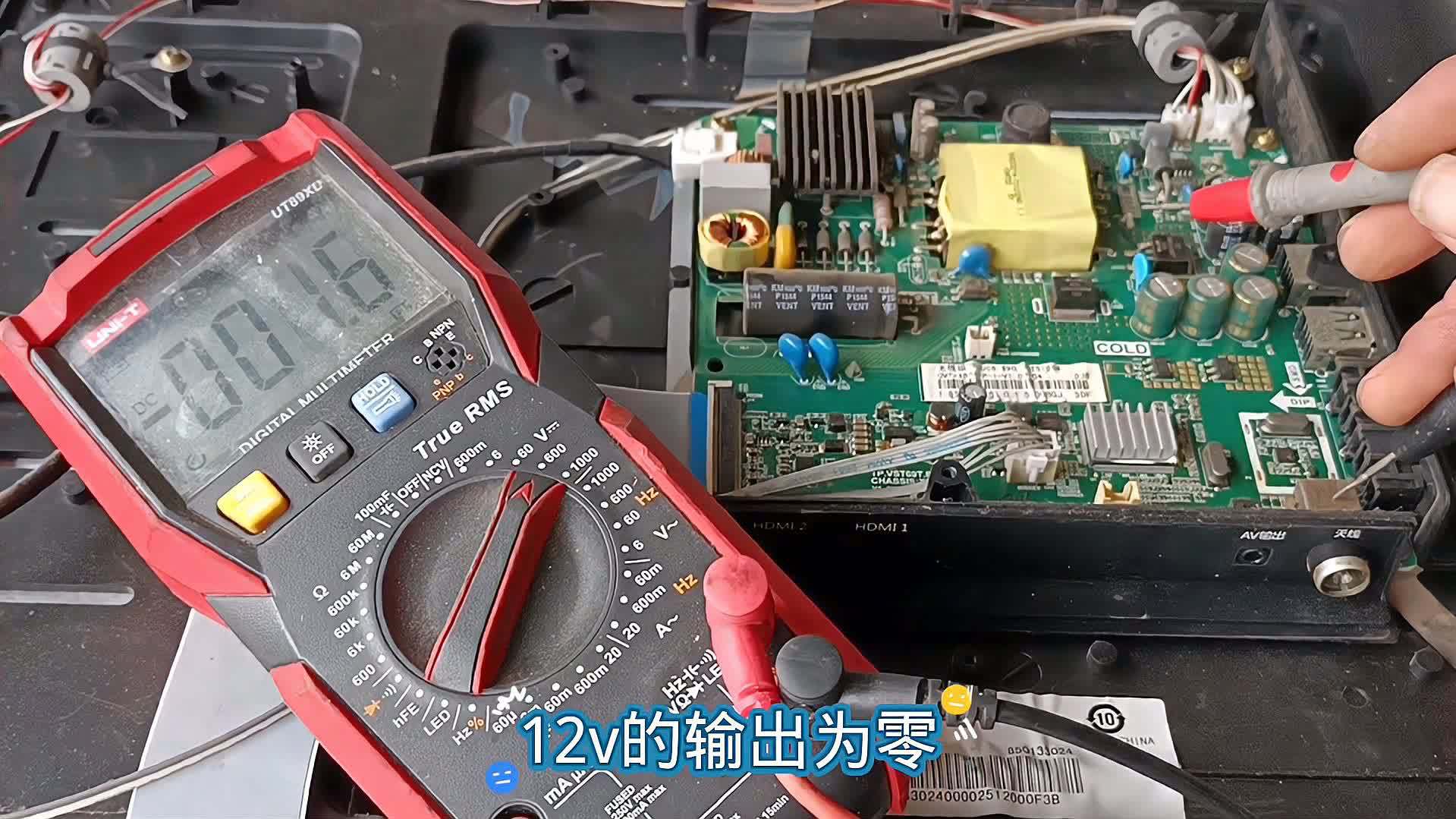 维修液晶电视四合一主板...