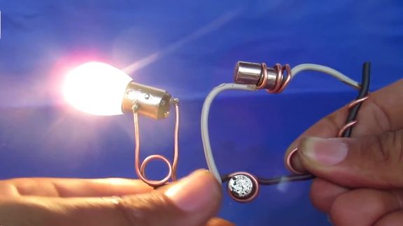 谐振器实验好神奇-测试一下灯亮了!