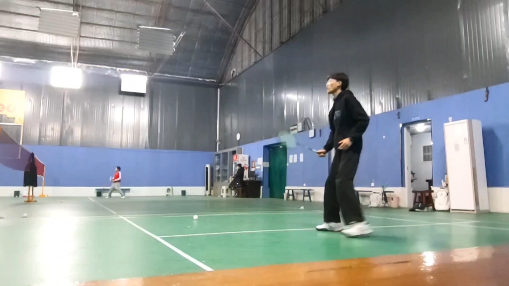 羽毛球0基础没学过打了九个月的野球打成这样水平还算合格吗,发中羽...