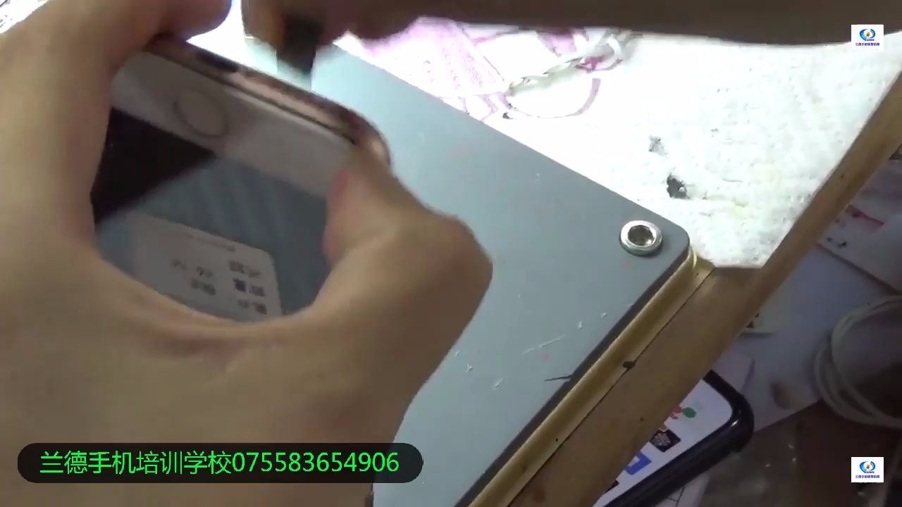 ...手机维修学校 iPhone8不充电、电池无数据、自动关机(通病)故障案例