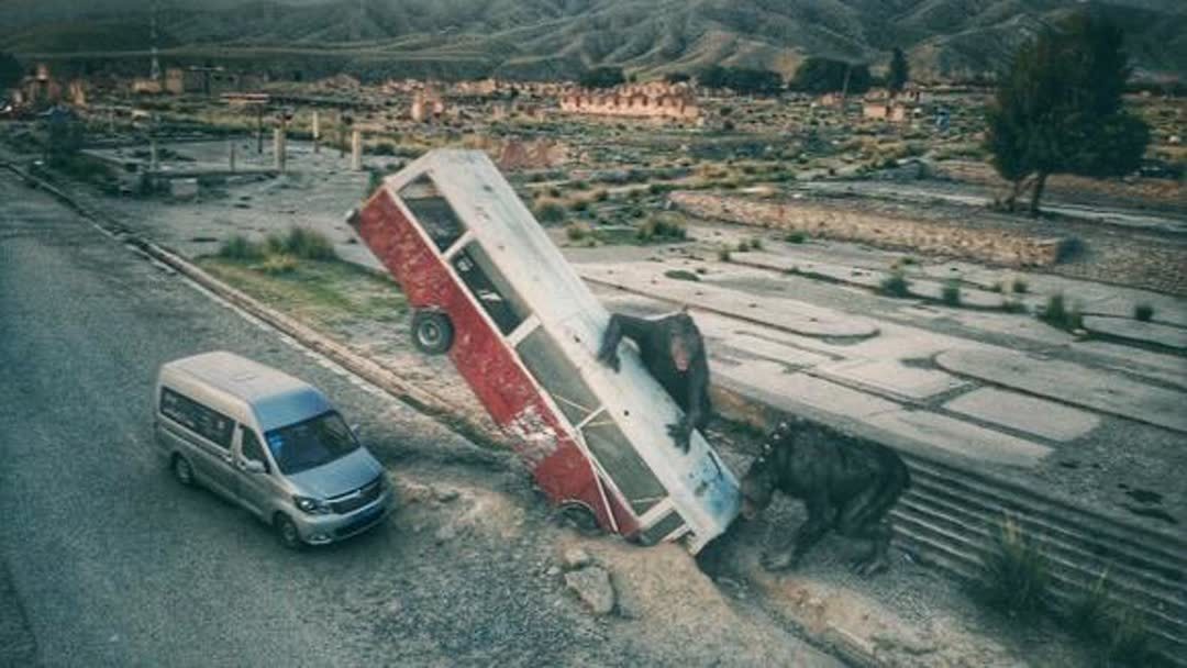 一人一车"闯"进阿克塞老县城,九层妖塔中怪兽出没的石油小镇