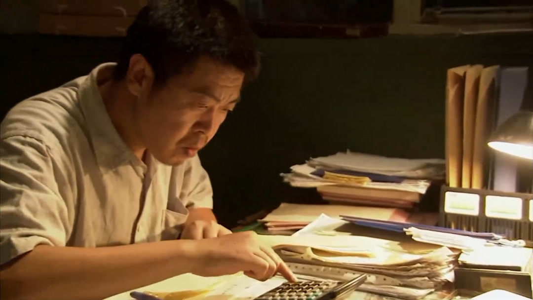 会计月末对账少了100,没想到文洁得知后晚上竟来帮他,暖心了