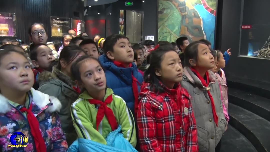 东四九条小学四年级学生参观北京市禁毒教育基地