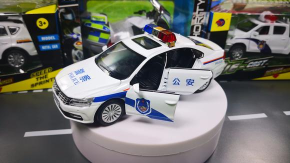 合金警车模型玩具,大众朗逸汽车玩具展示试玩