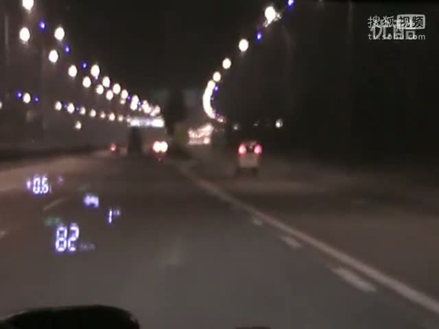 第四代汽车抬头显示器集成GPS导航功能