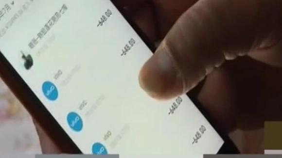 12岁女孩用微信亲属卡充游戏,花掉父母近10万元的看病钱