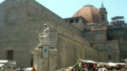 它是第一座文艺复兴风格的教堂,它的设计风格具有浓郁的古典主义气息