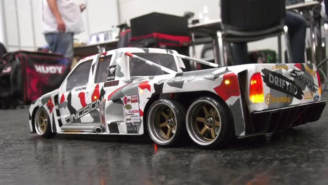 快速模型遥控漂移车 漂移比赛中