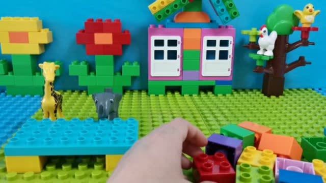 乐高积木拼搭英文字母H,放学啦,是大象的妈妈来接它回家吗?