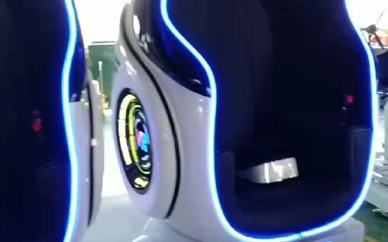 ...广州VR设备厂家为佛山客户定制VR游乐产品双人蛋椅现场硬件测试...