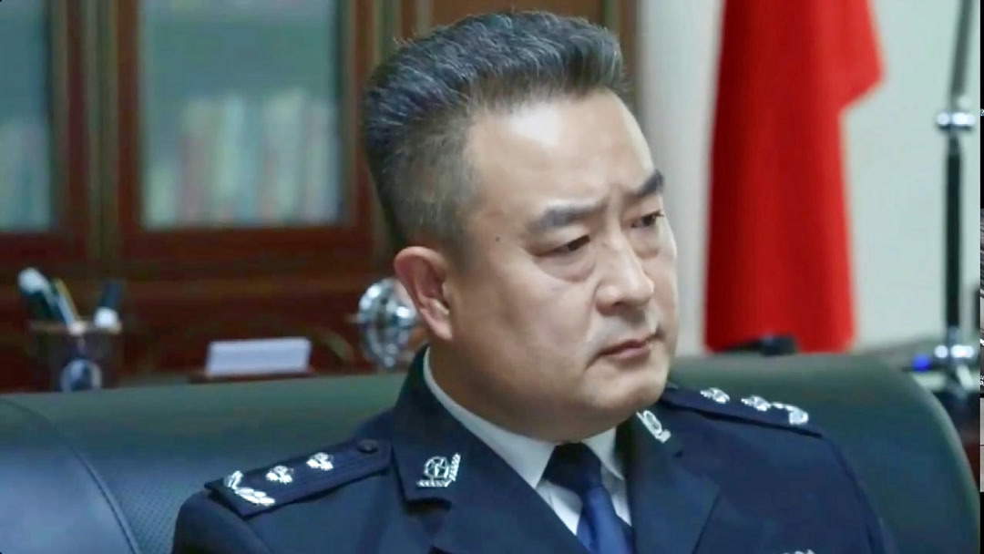 警察锅哥:局长秘密培养简凡,但又害怕他走上歪路,秦支试探简凡