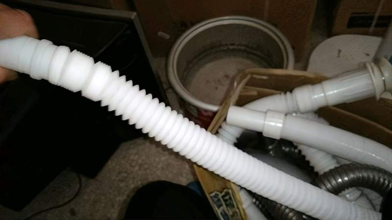 洗脸盆底下的下水管要是长度不够是可以拉长的你们知道吗