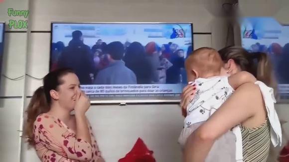 看见两个长得一模一样的妈妈,宝宝的内心是无比崩溃的!